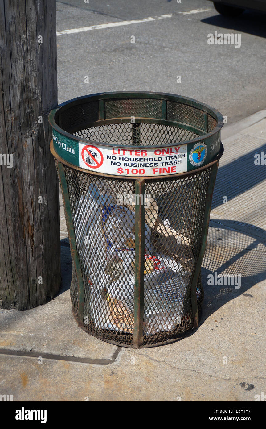 Litter Trash Bin Stock Photo - Alamy