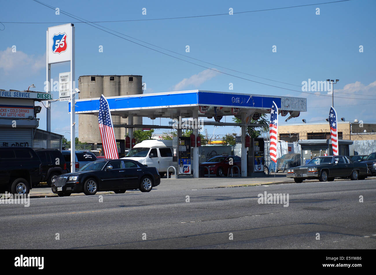 Nyc gas station hi-res stock photography and images - Alamy