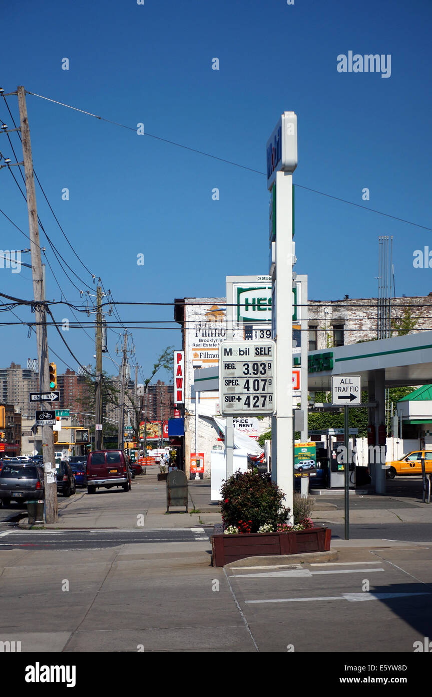 Nyc gas station hi-res stock photography and images - Alamy