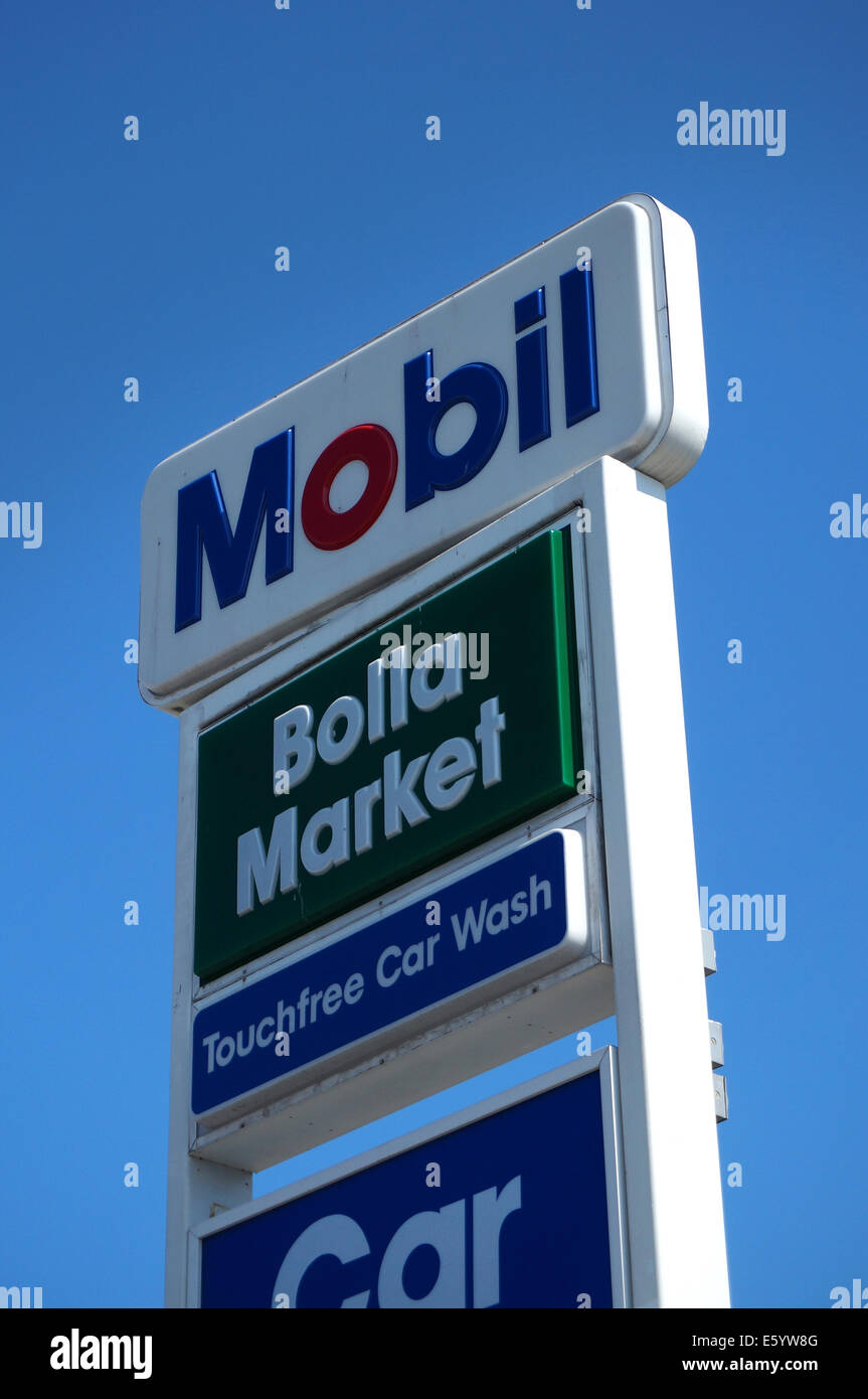 Nyc gas station hi-res stock photography and images - Alamy