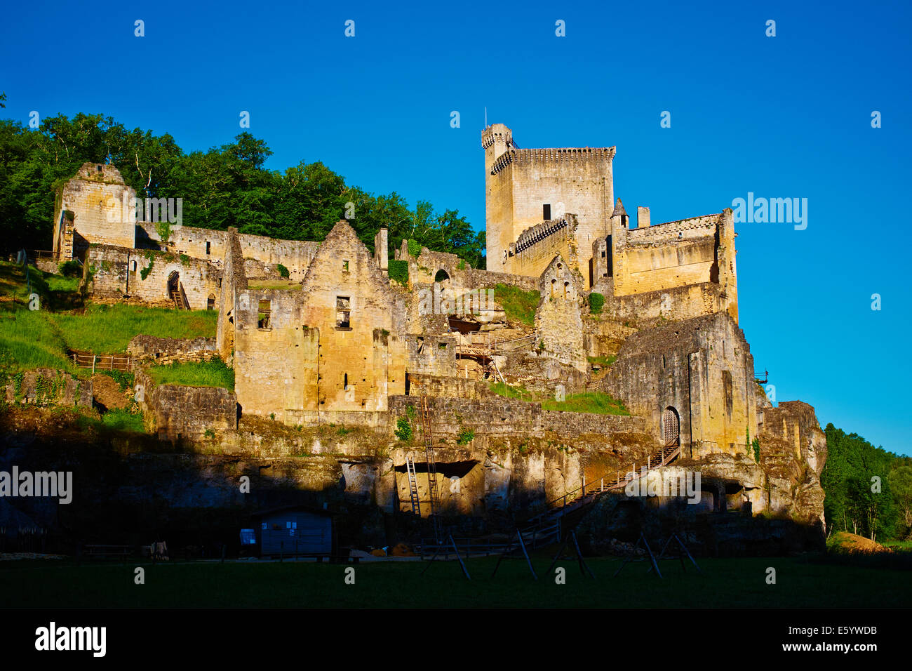 Dordogne castle hi-res stock photography and images - Alamy