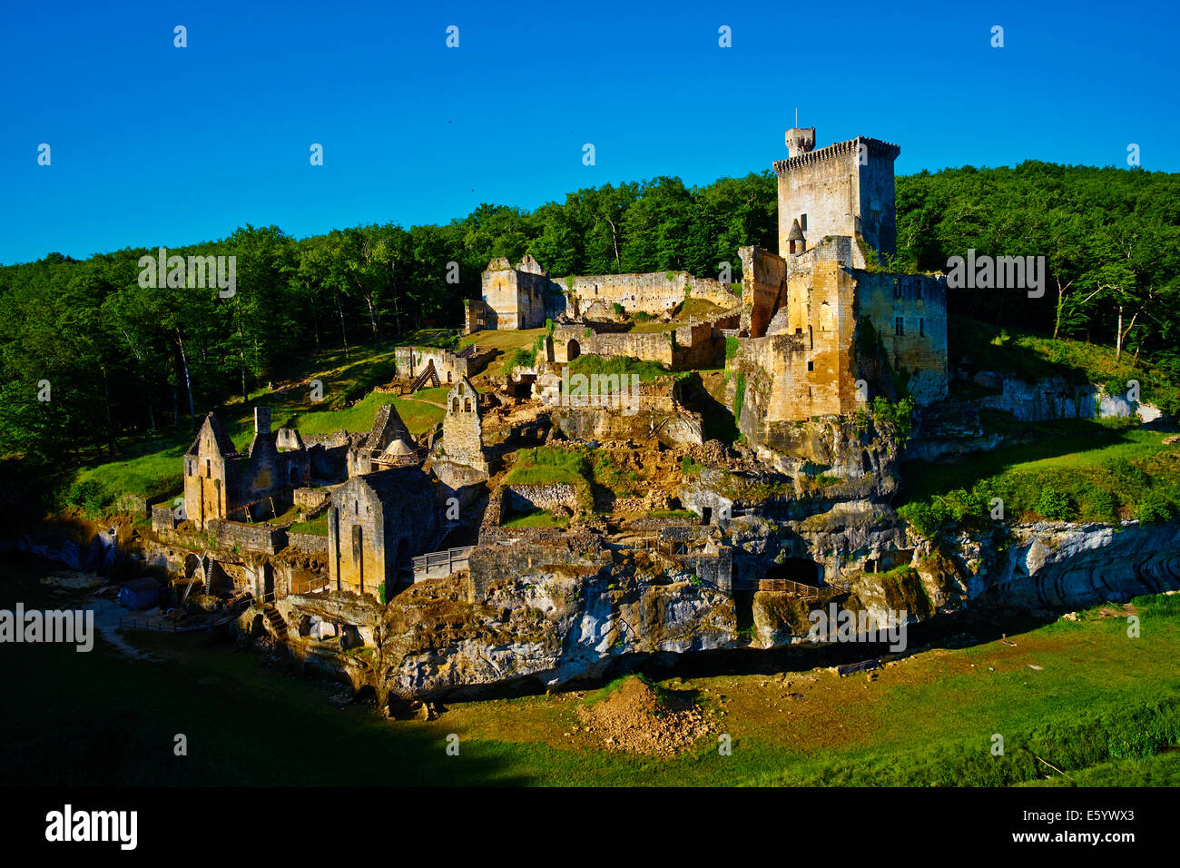 Dordogne castles hi-res stock photography and images - Alamy