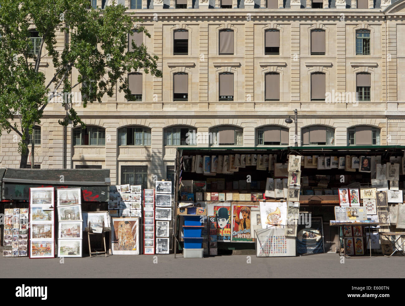 Bookseller on the bank of the Seine, Paris, France Stock Photo - Alamy