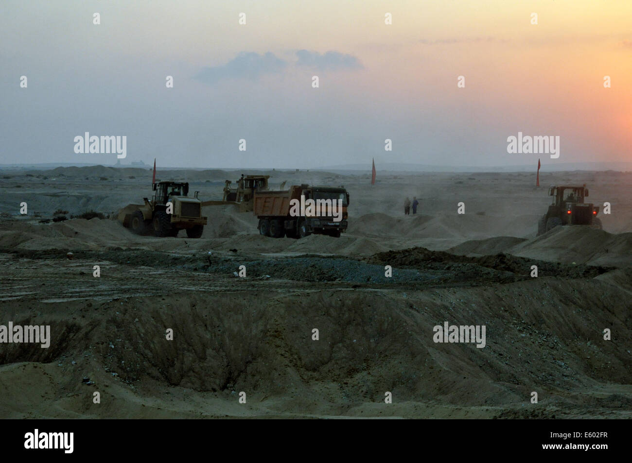 Construction of the suez canal hi-res stock photography and images - Alamy