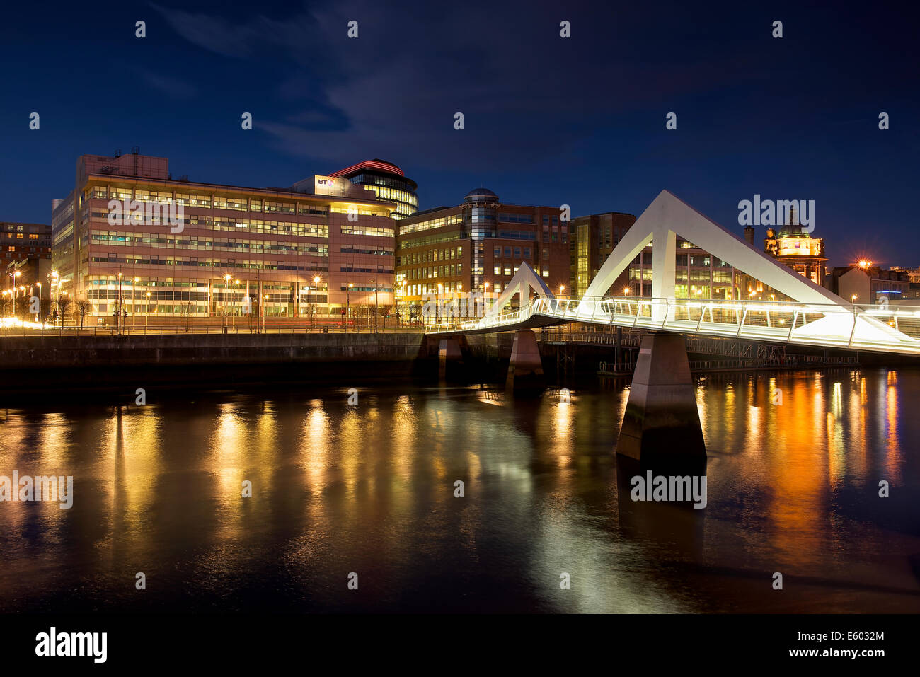 Tradeston Footbridge at night Stock Photo - Alamy