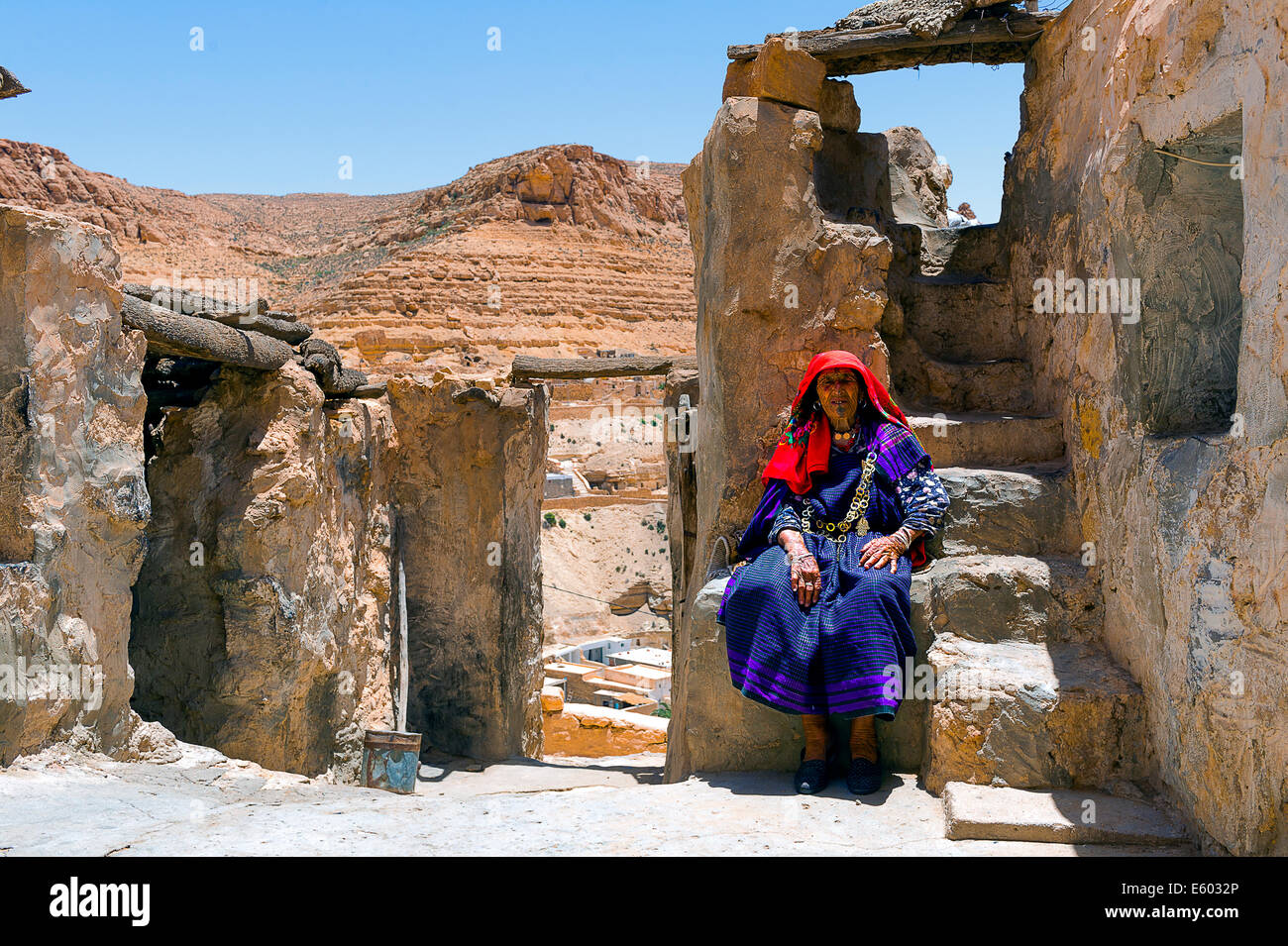 African old village woman hi-res stock photography and images - Alamy