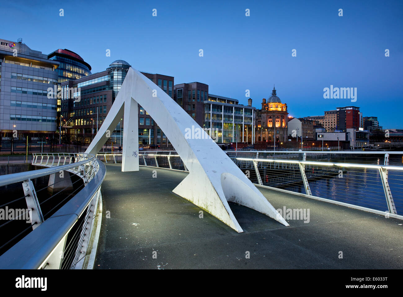 Dusk down anderston quay glasgow hi-res stock photography and images ...