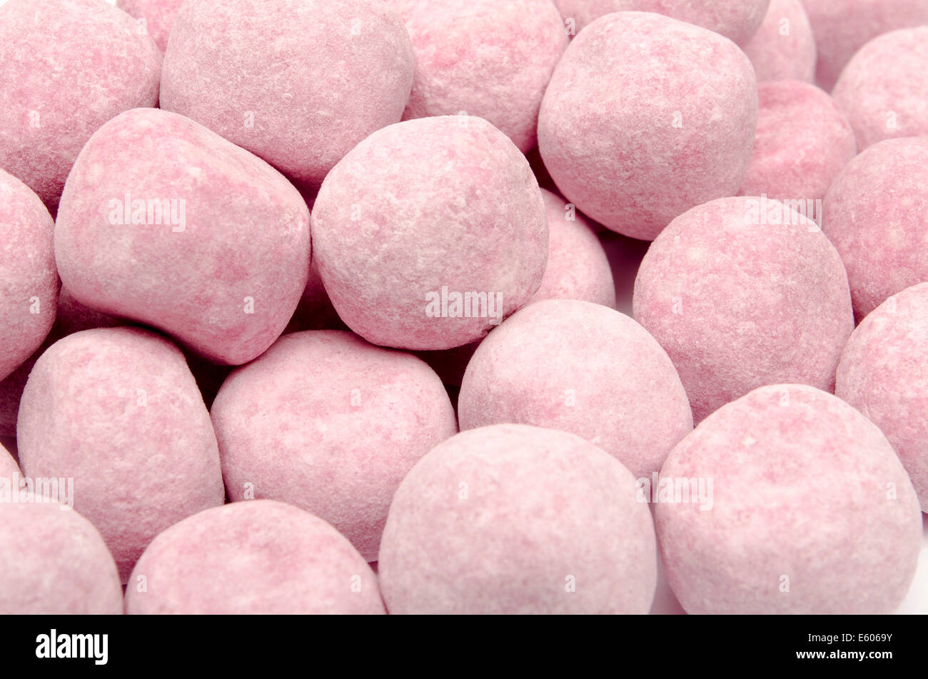 Pink bon bons candy hi-res stock photography and images - Alamy