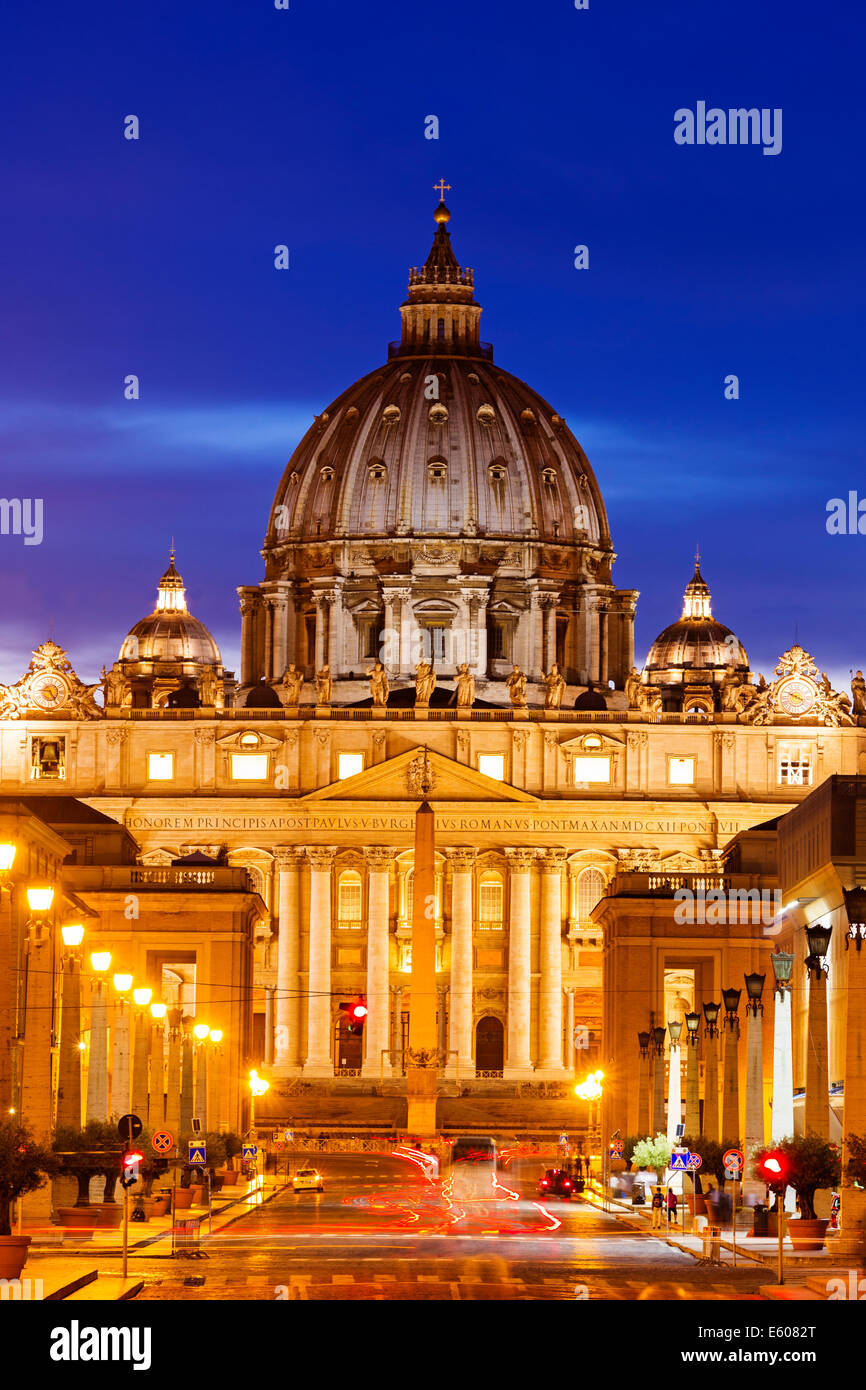 Vatican City with Saint Peter's Basilica at dusk Stock Photo - Alamy