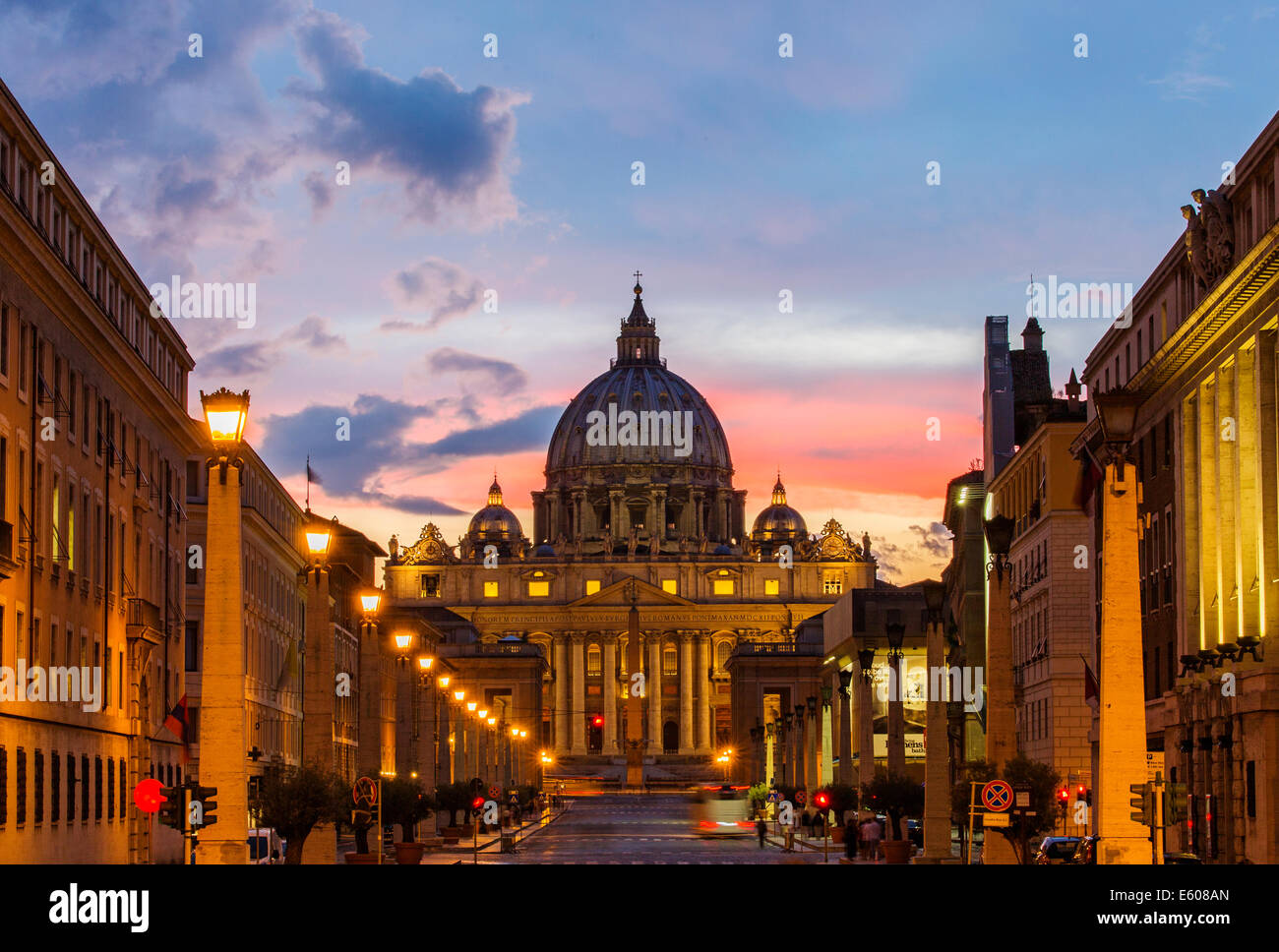 Vatican City with Saint Peter's Basilica at dusk Stock Photo - Alamy