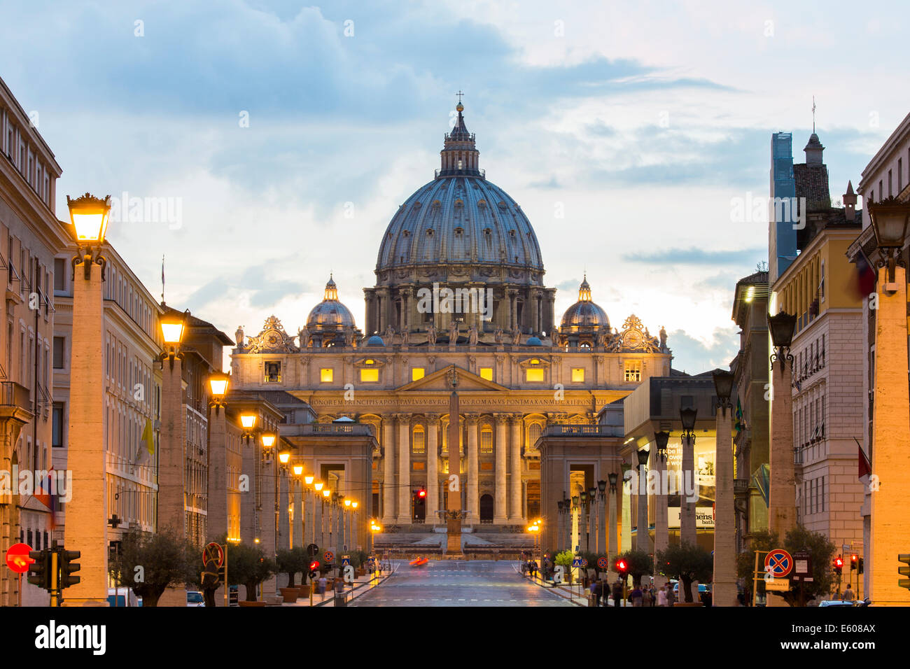 Vatican City with Saint Peter's Basilica at dusk Stock Photo - Alamy