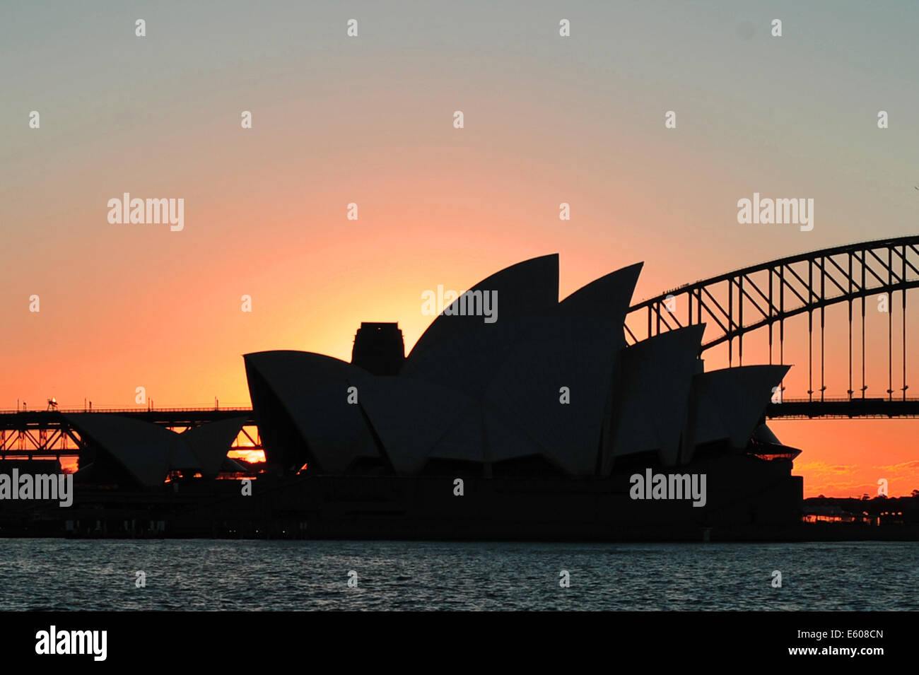 Sydney opera house sunset hi-res stock photography and images - Alamy