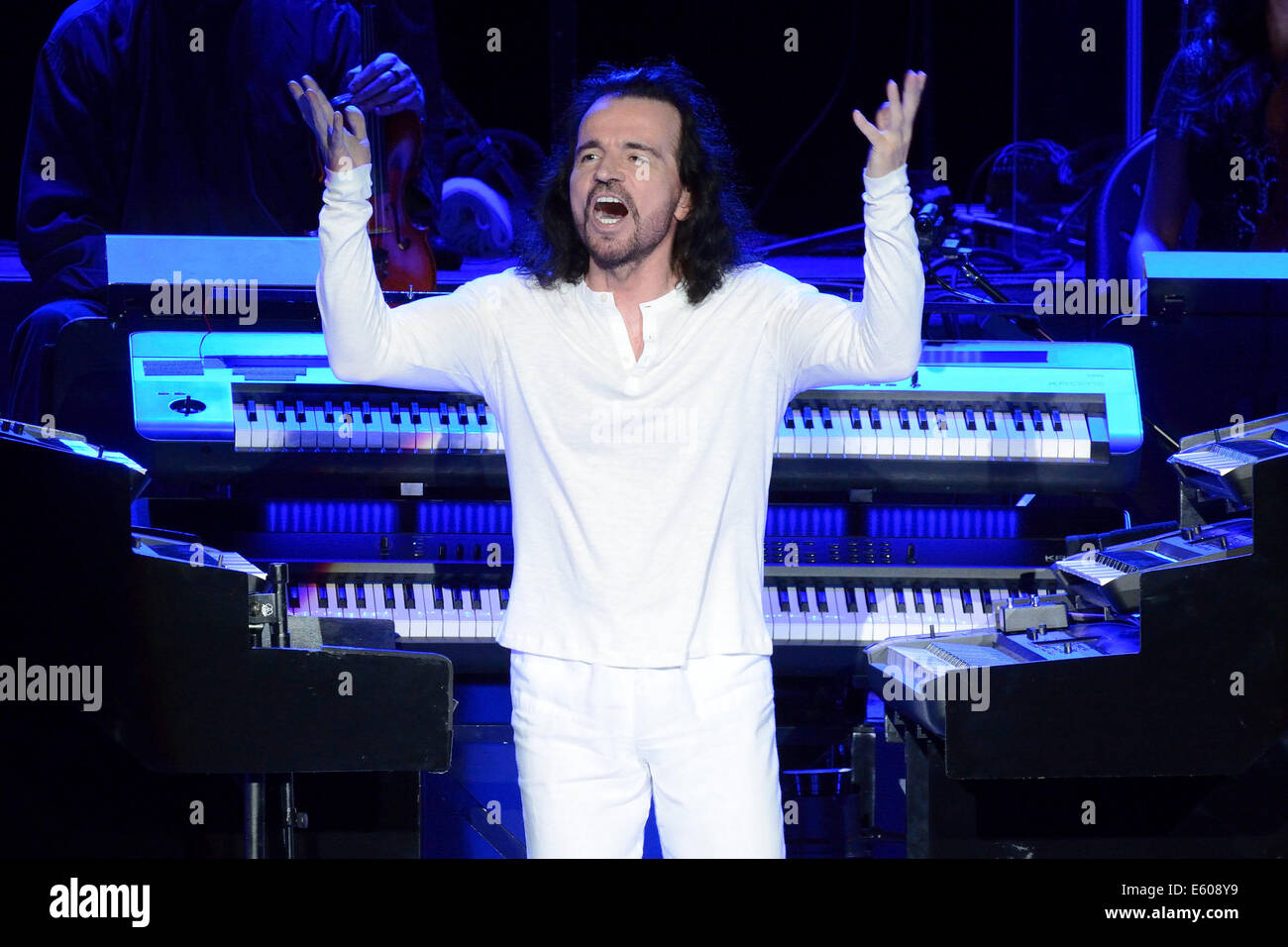 Yanni hi-res stock photography and images - Alamy