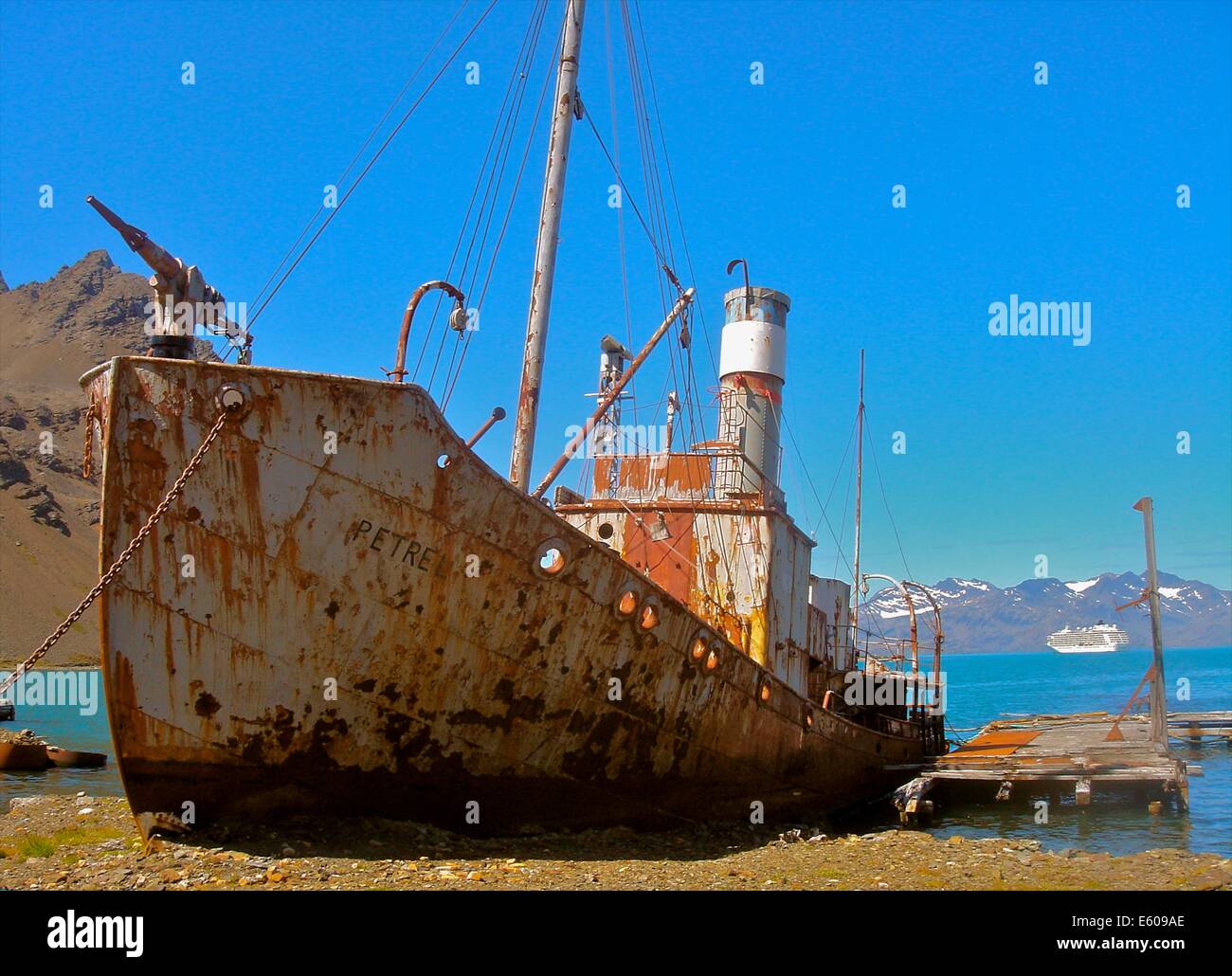 An old whaling boat at the abandoned whaling station grytviken hi-res ...