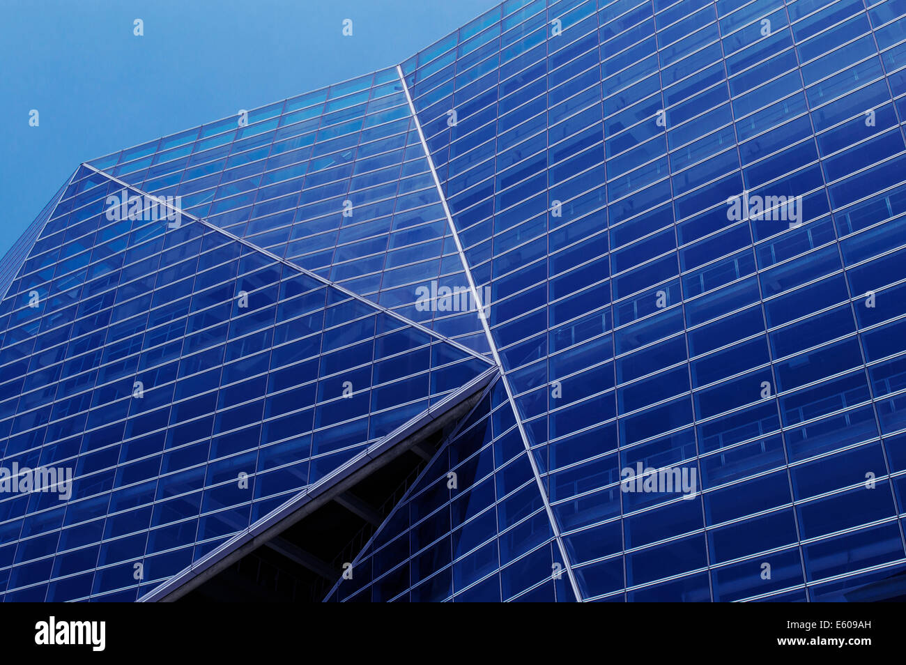 Glass built buildings hi-res stock photography and images - Alamy