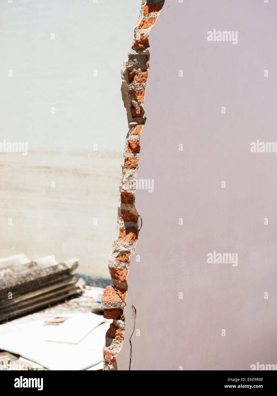 Damaged brick wall Stock Photo - Alamy