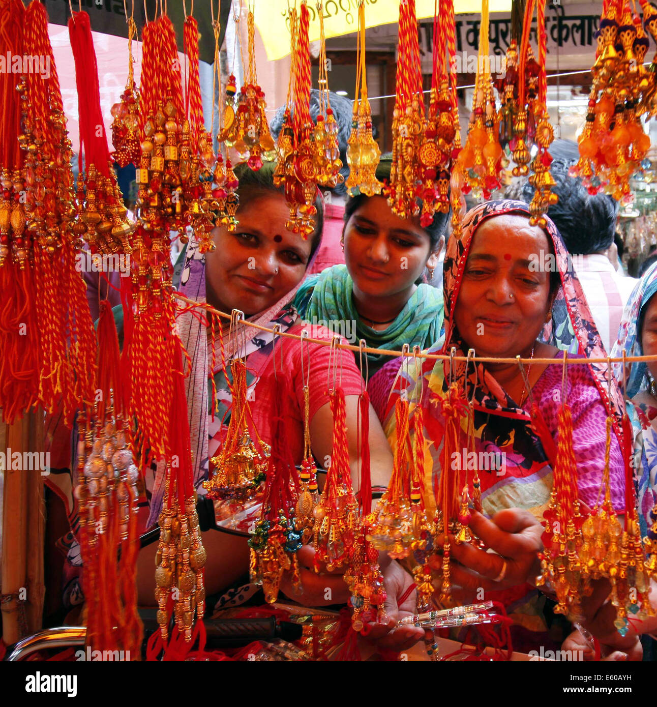 Between brothers hi-res stock photography and images - Alamy