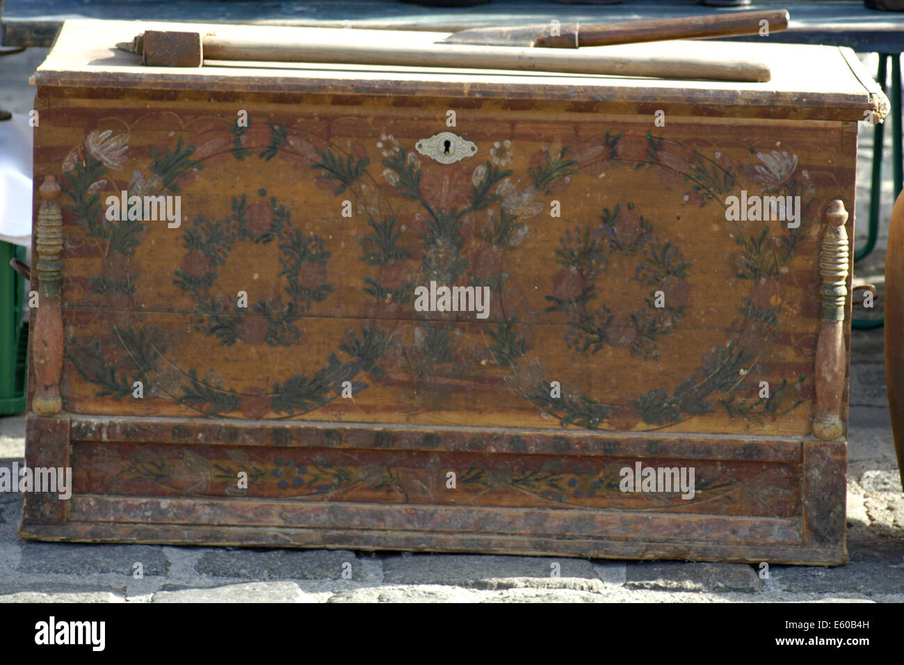 old wooden box Stock Photo - Alamy