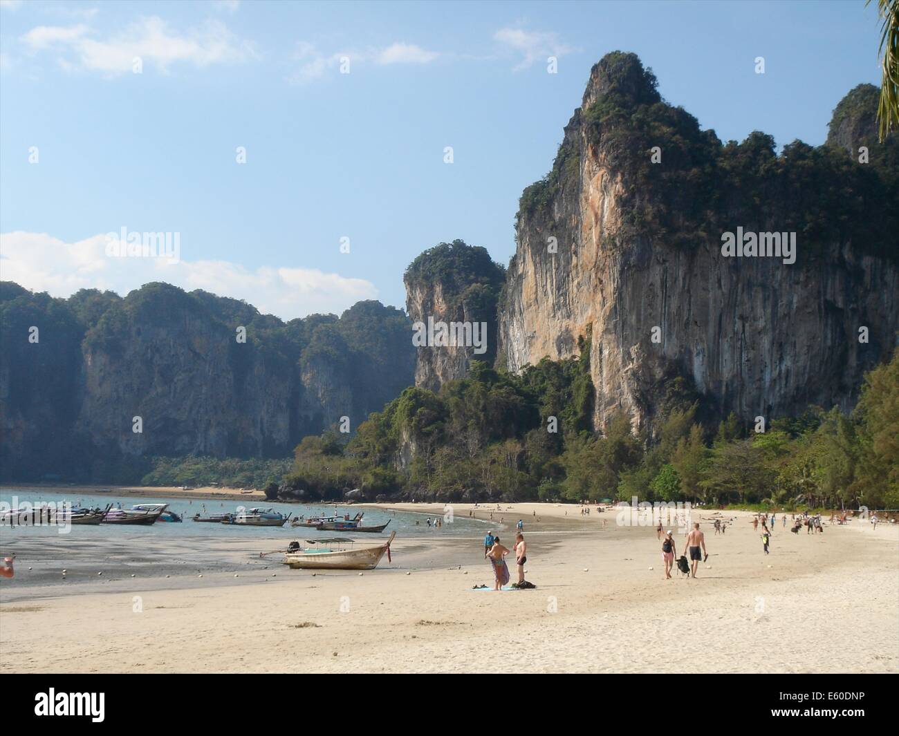 The limestone karst cliffs of Ralay beach, Thailand Stock Photo - Alamy