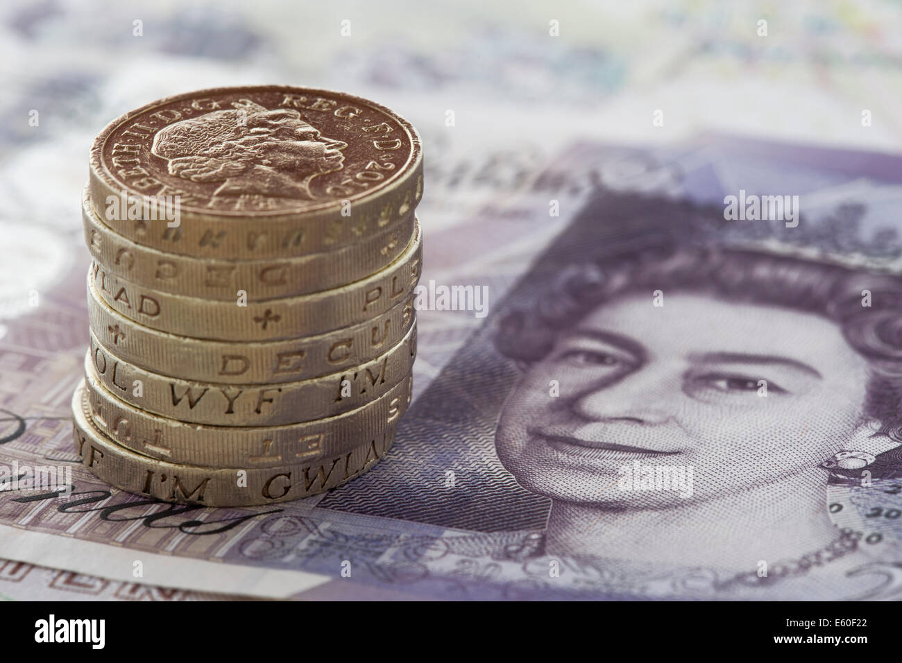 100 pound sterling notes hi-res stock photography and images - Alamy