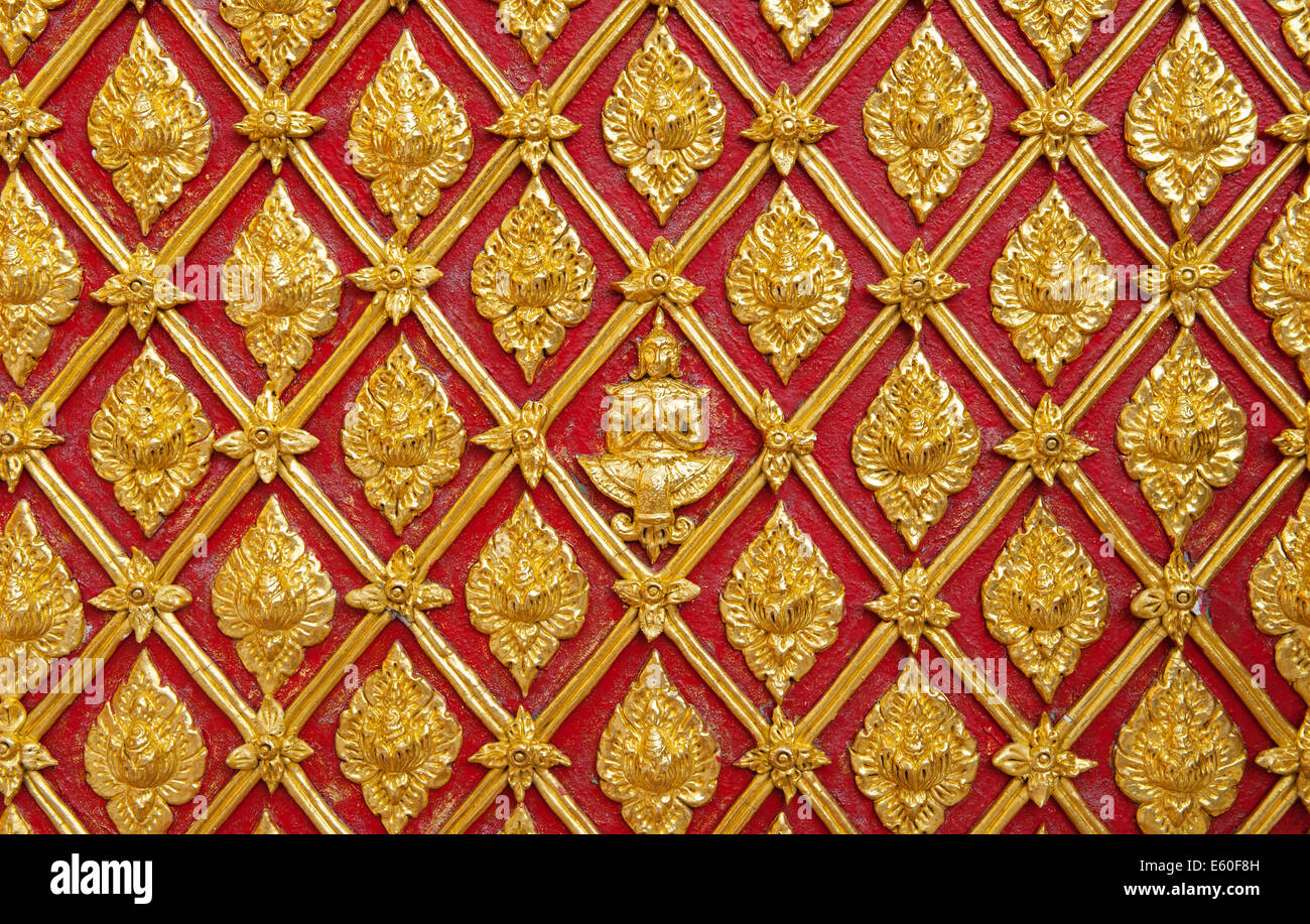 Thai gold painted wall hi-res stock photography and images - Alamy