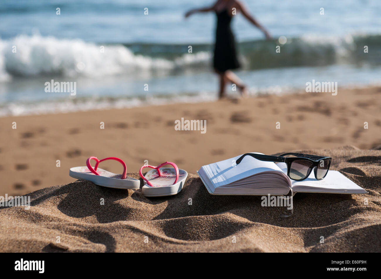 Book and beach hi-res stock photography and images - Alamy