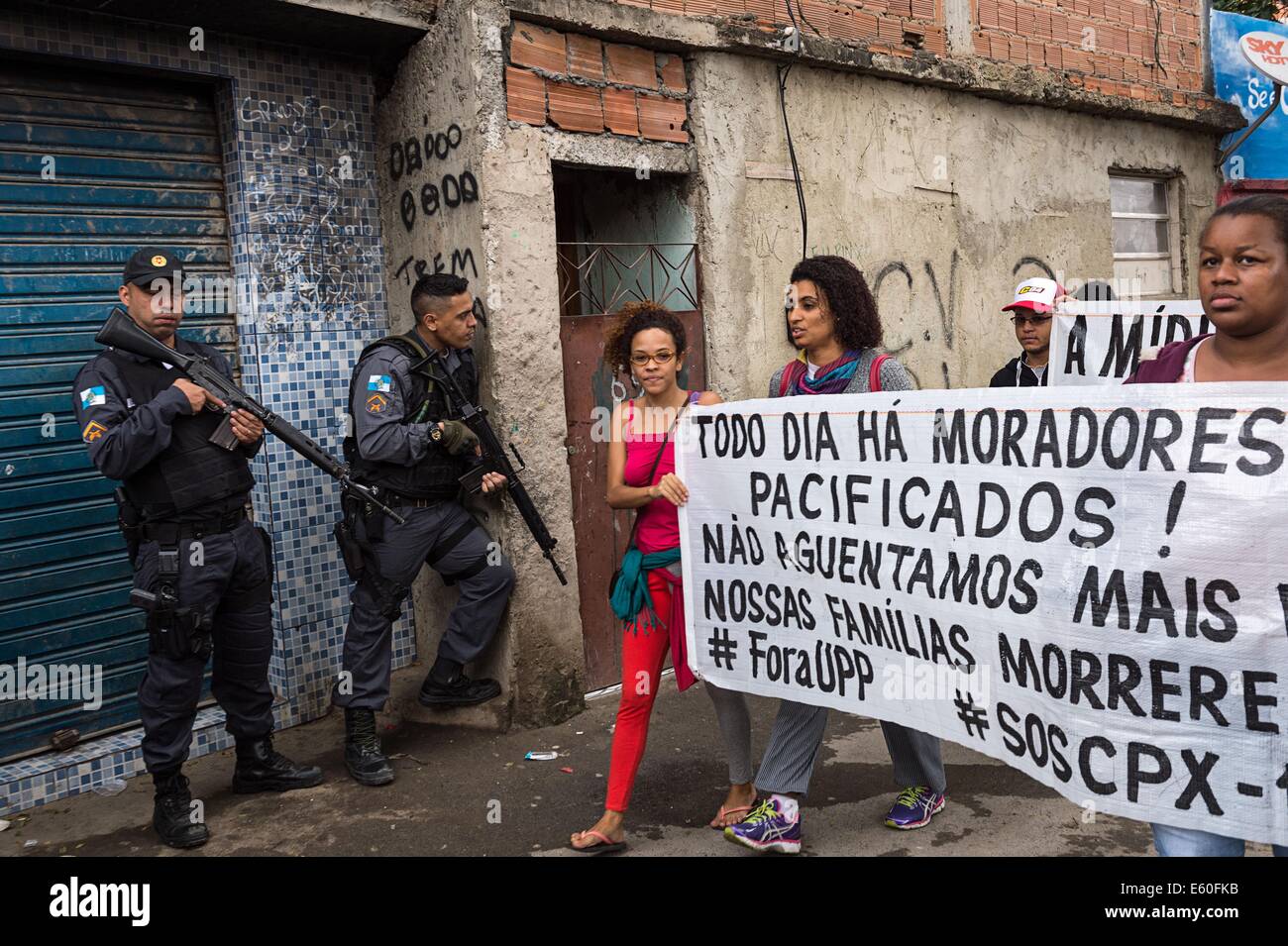 Rio De Janeiro, RJ, Brazil. 8th Aug, 2014. Armed police look on as ...