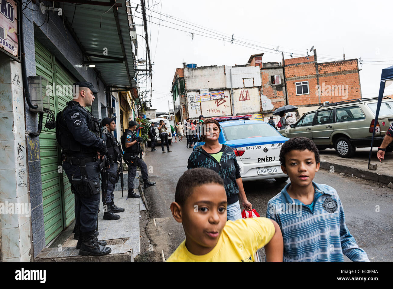 Rio favela police 2014 hi-res stock photography and images - Alamy