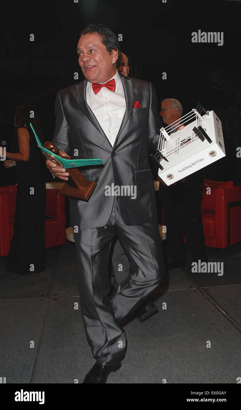 Roberto duran boxing hi-res stock photography and images - Alamy