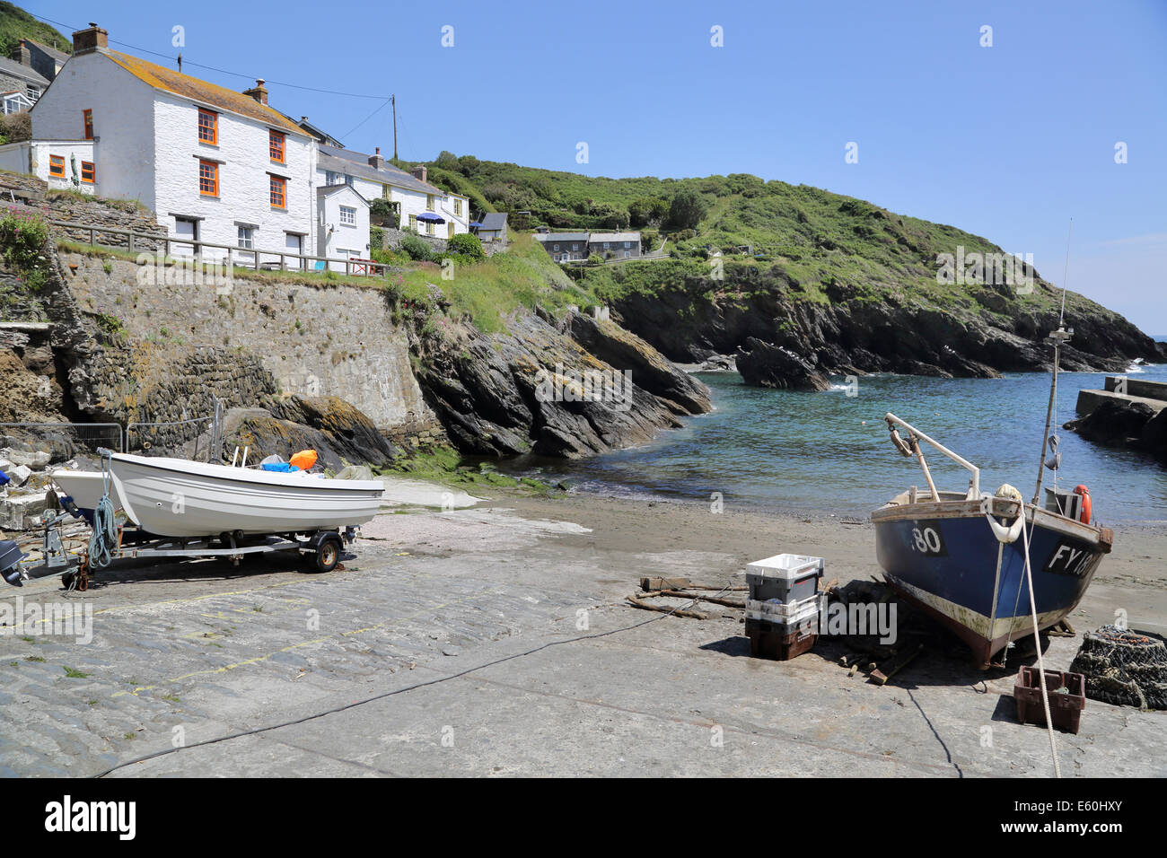 the fishing village of portloe on the cornish coast Stock Photo - Alamy