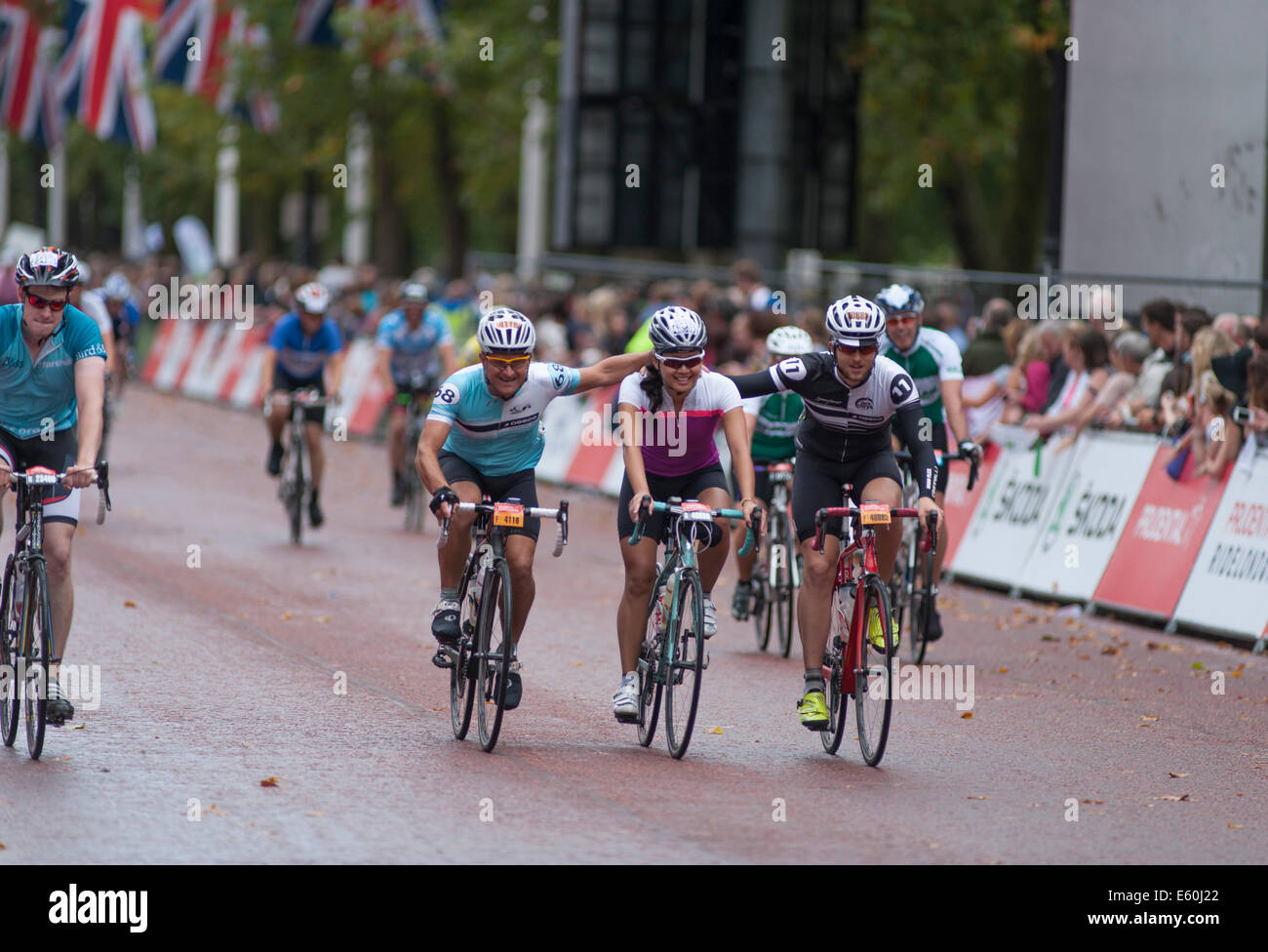 London surrey 100 bike ride sun hi-res stock photography and images - Alamy