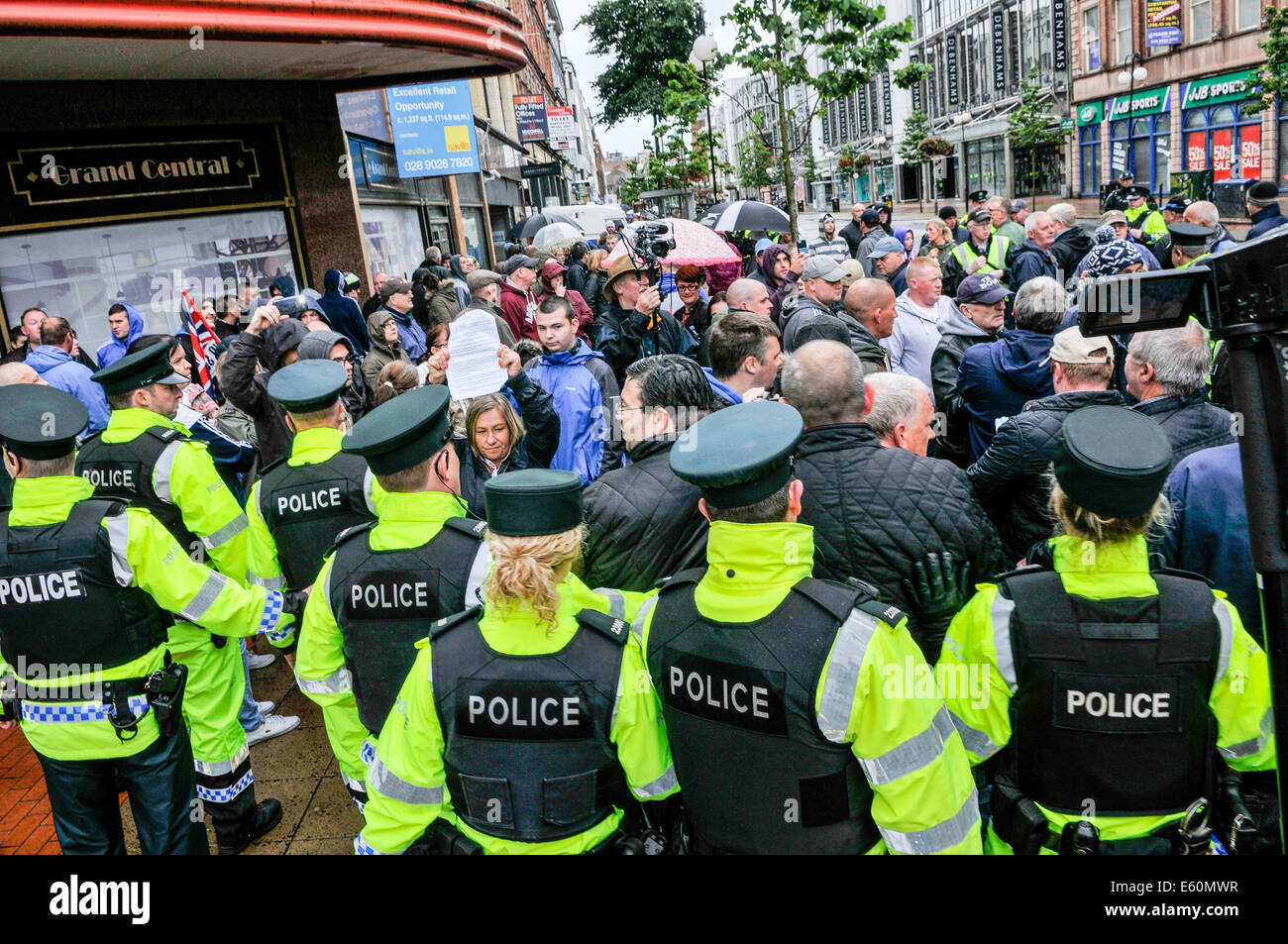 Psni uniforms hi-res stock photography and images - Alamy