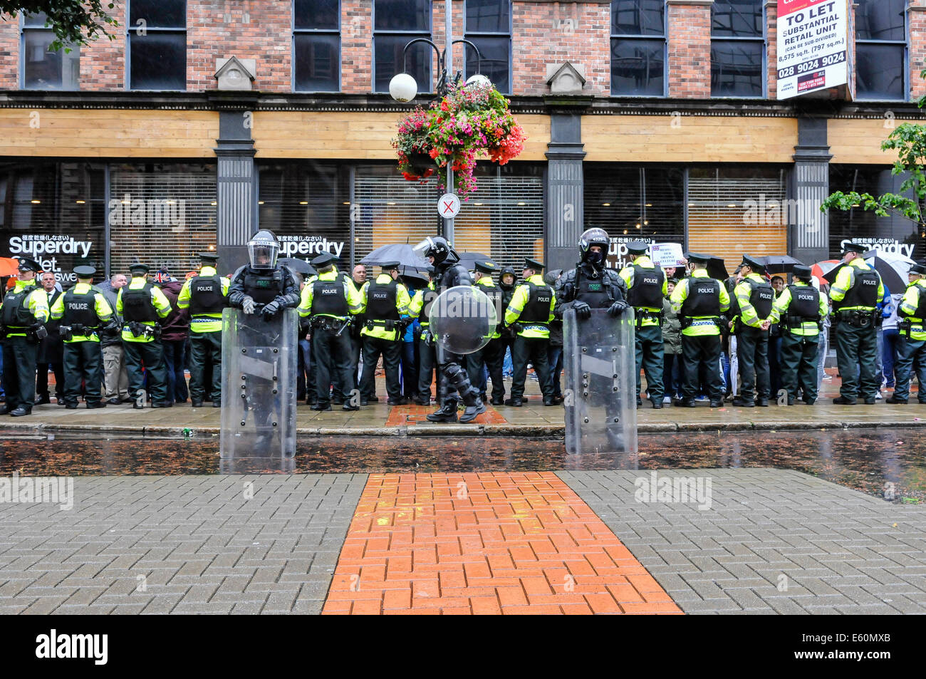 Psni uniforms hi-res stock photography and images - Alamy