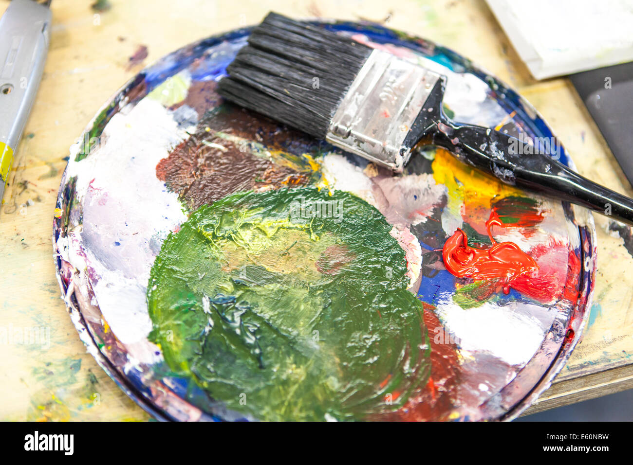 Artist paint pallet hi-res stock photography and images - Alamy