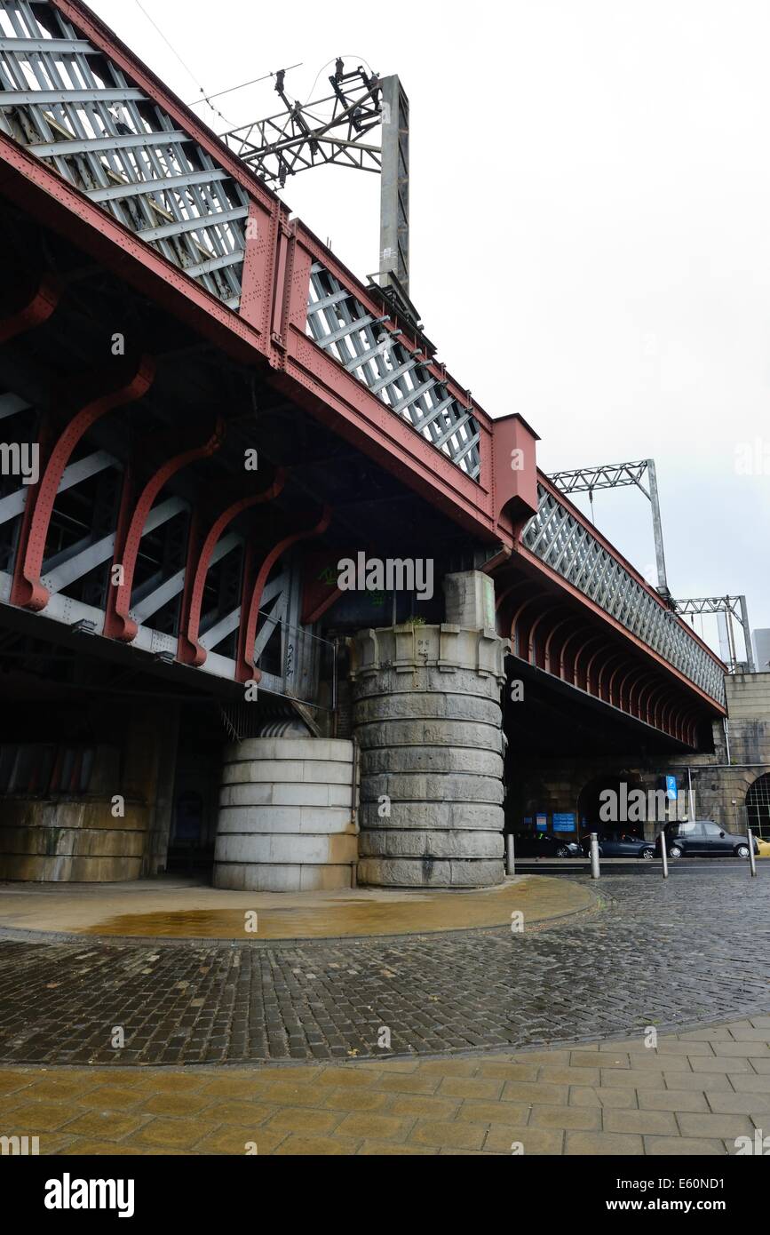 The rail bridge carrying trains over the river Clyde into Glasgow ...