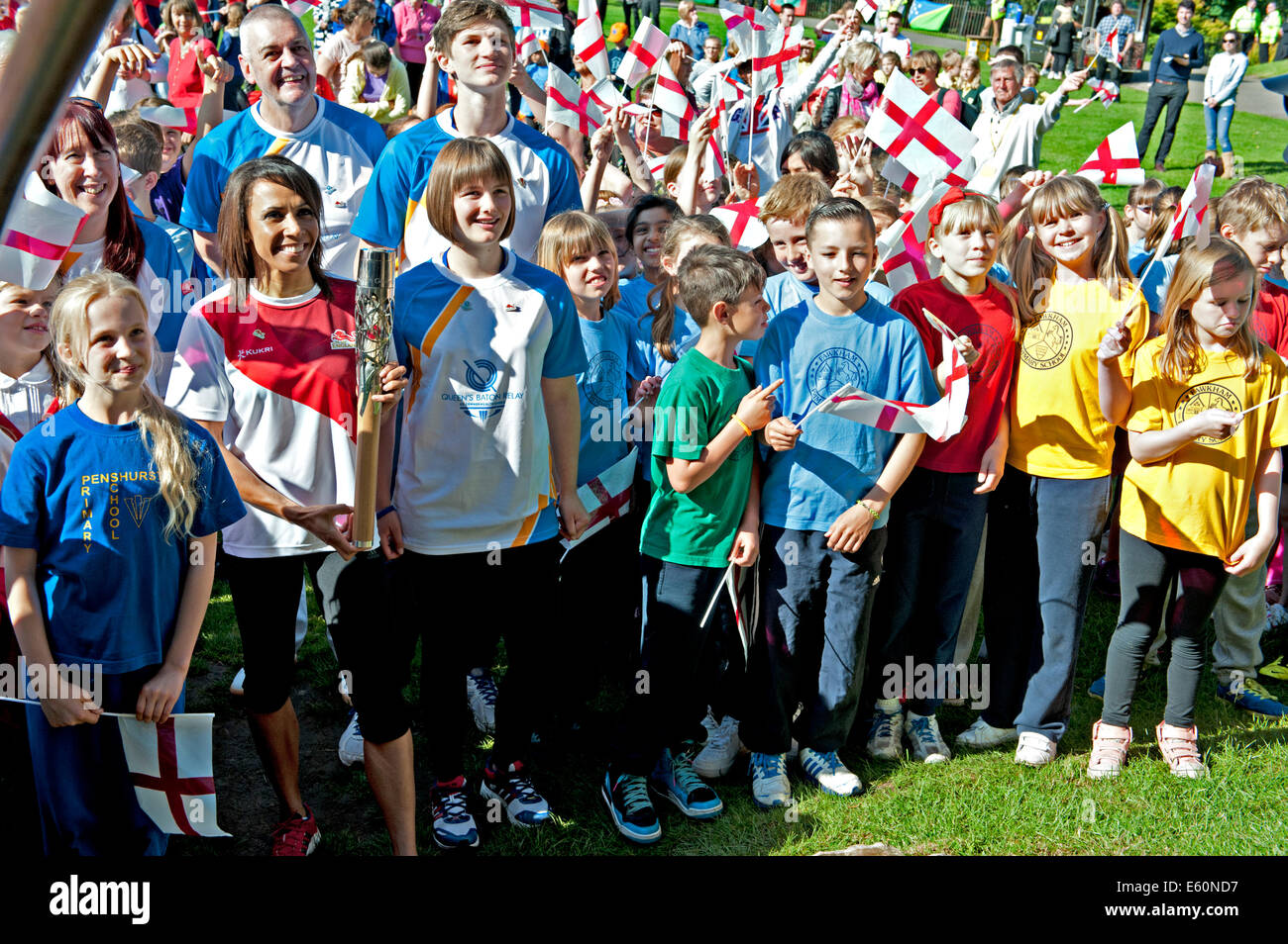 Kent athletes Kelly Holmes and Millie Knight pose with children ...