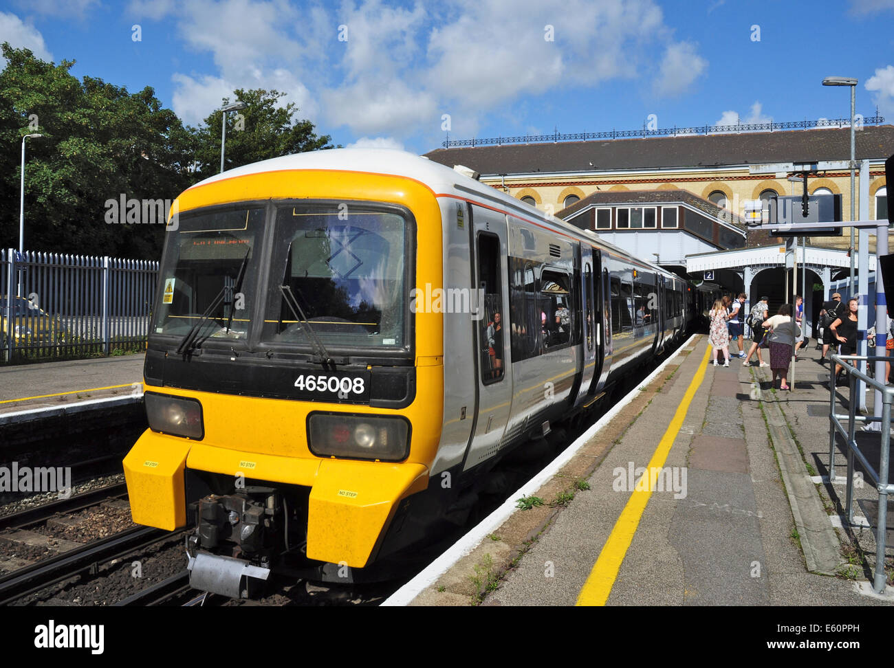 Class 465 Networker EMU 465008 at Chatham railway station, Kent ...