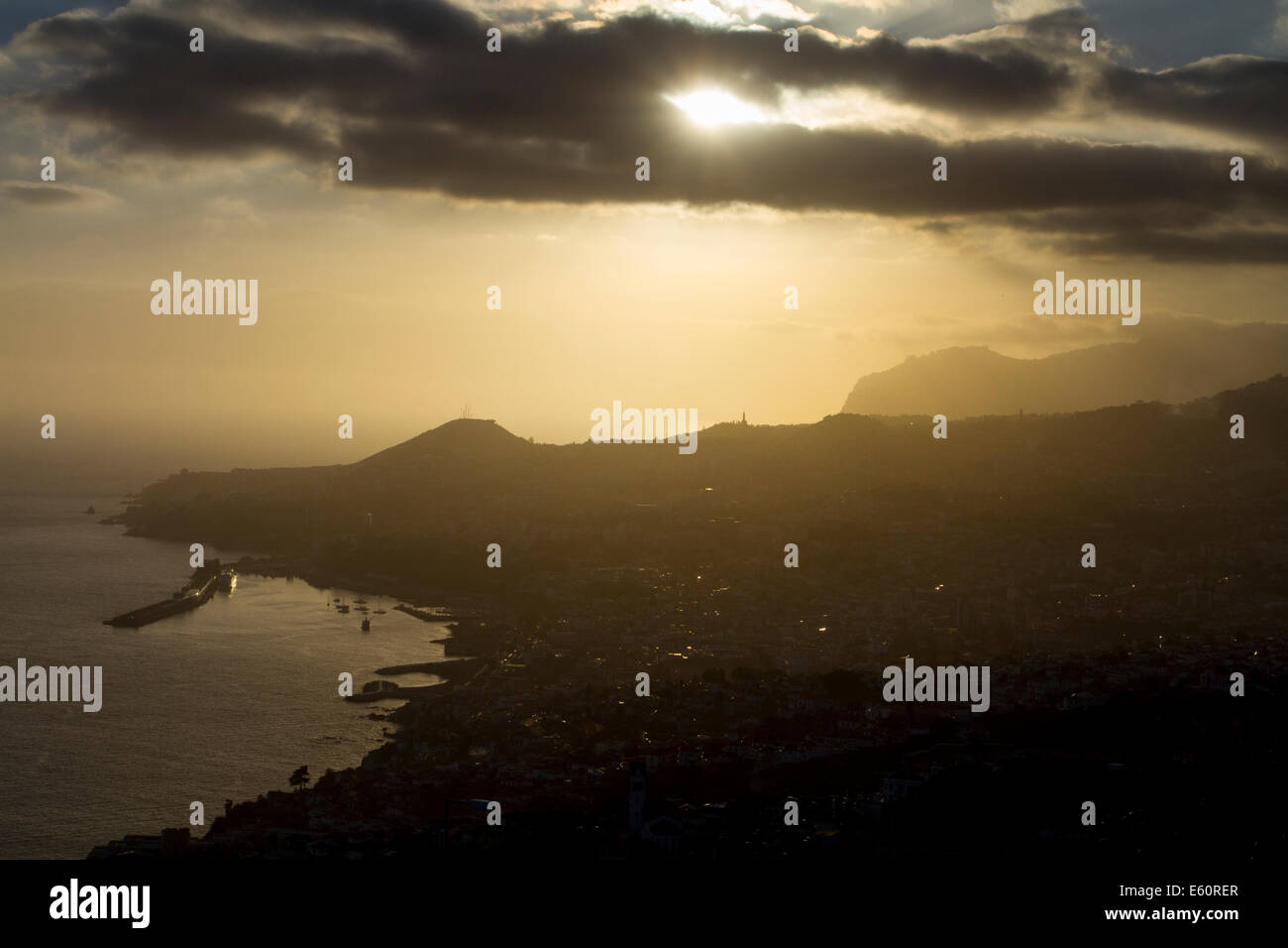 Cityscape madeira night hi-res stock photography and images - Alamy