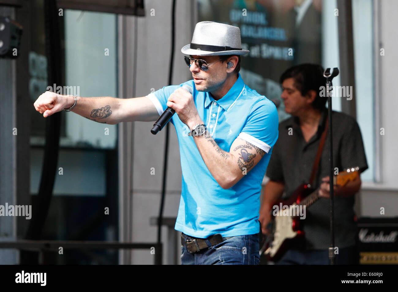 Robin wilson hi-res stock photography and images - Alamy