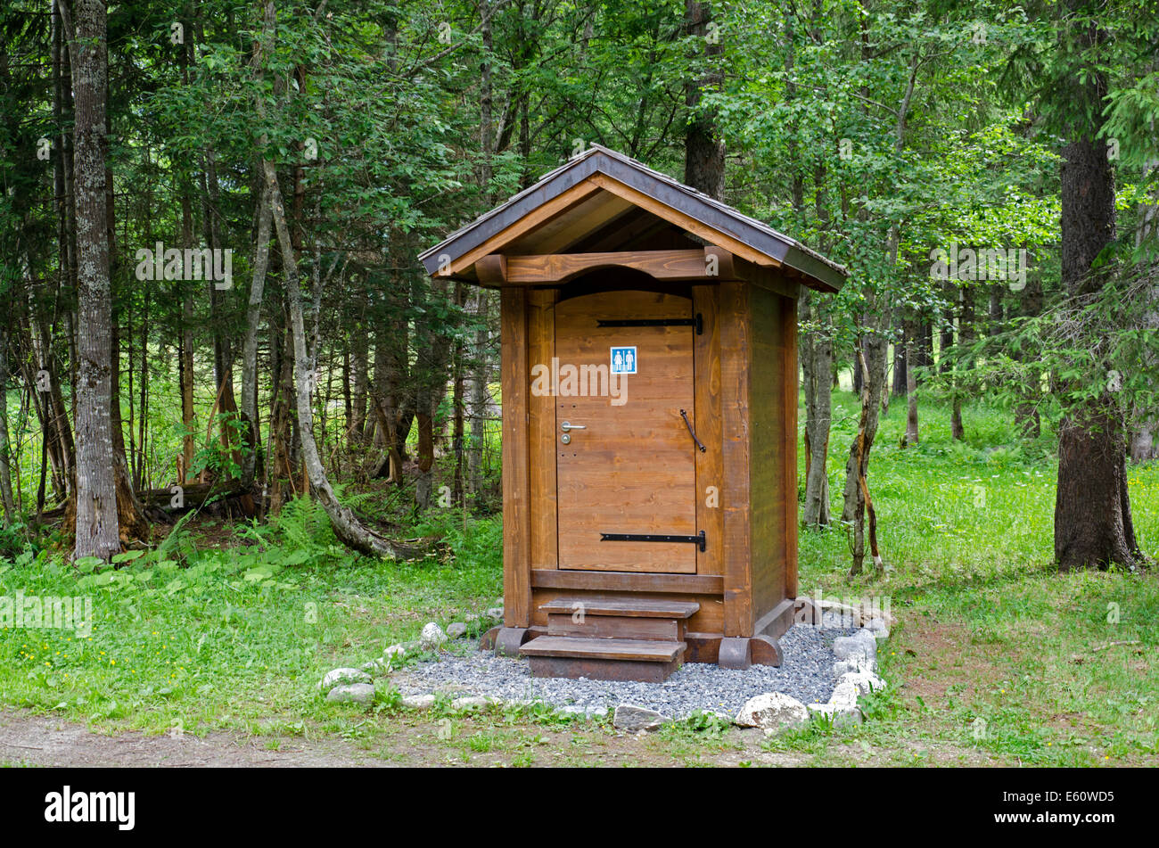 Toilet in the woods hi-res stock photography and images - Alamy