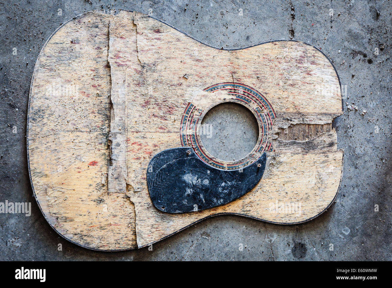 Broken acoustic guitar Stock Photo - Alamy