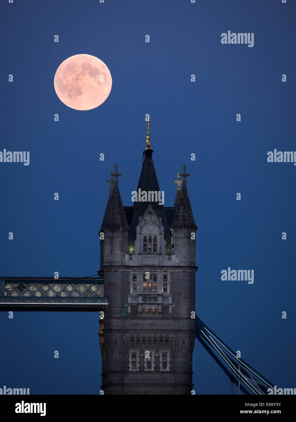 Moon over tower bridge hi-res stock photography and images - Alamy
