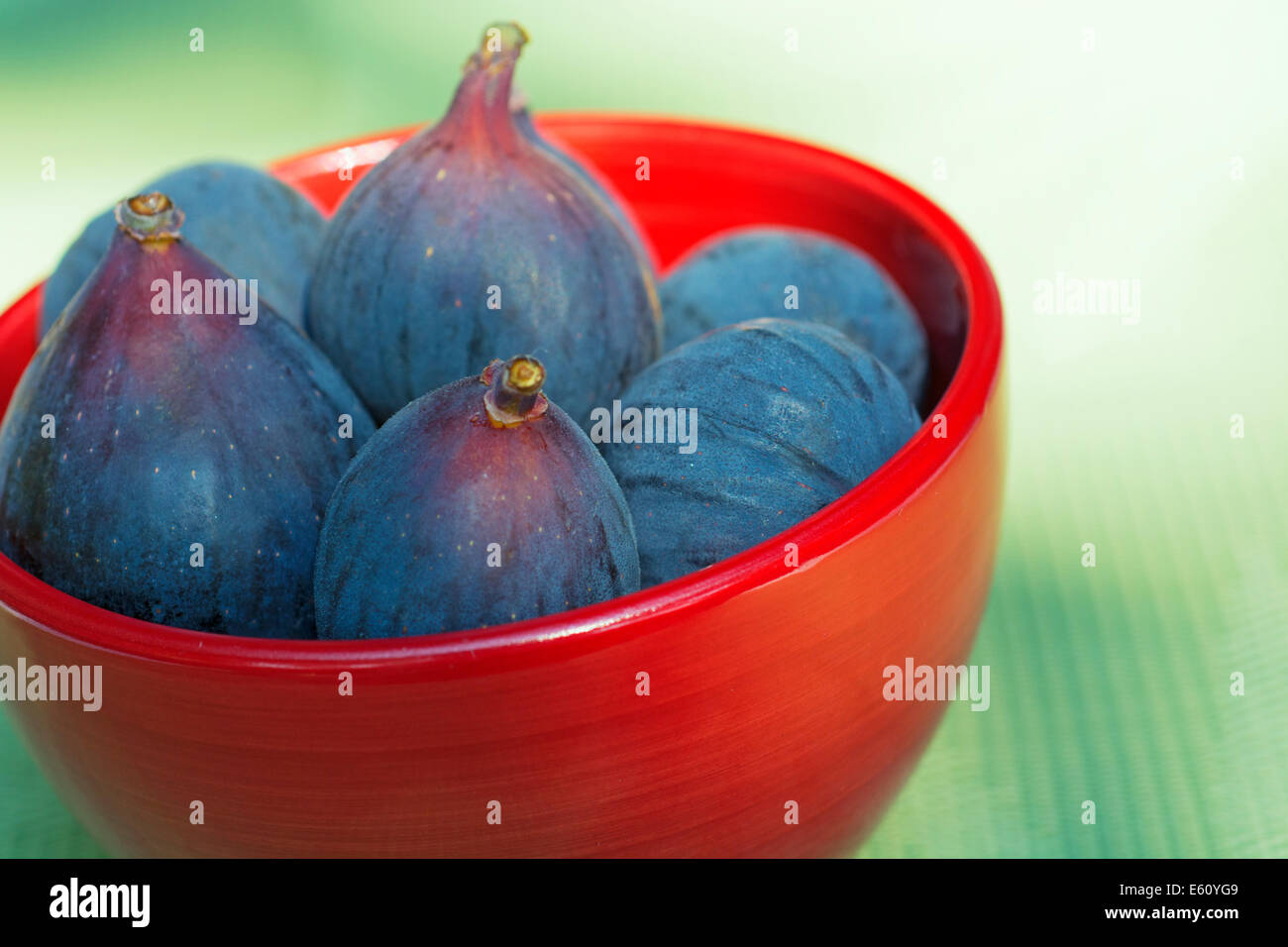 Black Purple Figs,Black Mission Figs in a Red Bowl Stock Photo - Alamy