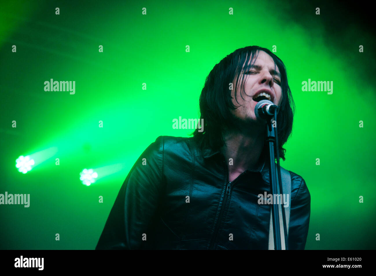 Cribs singer hi-res stock photography and images - Alamy