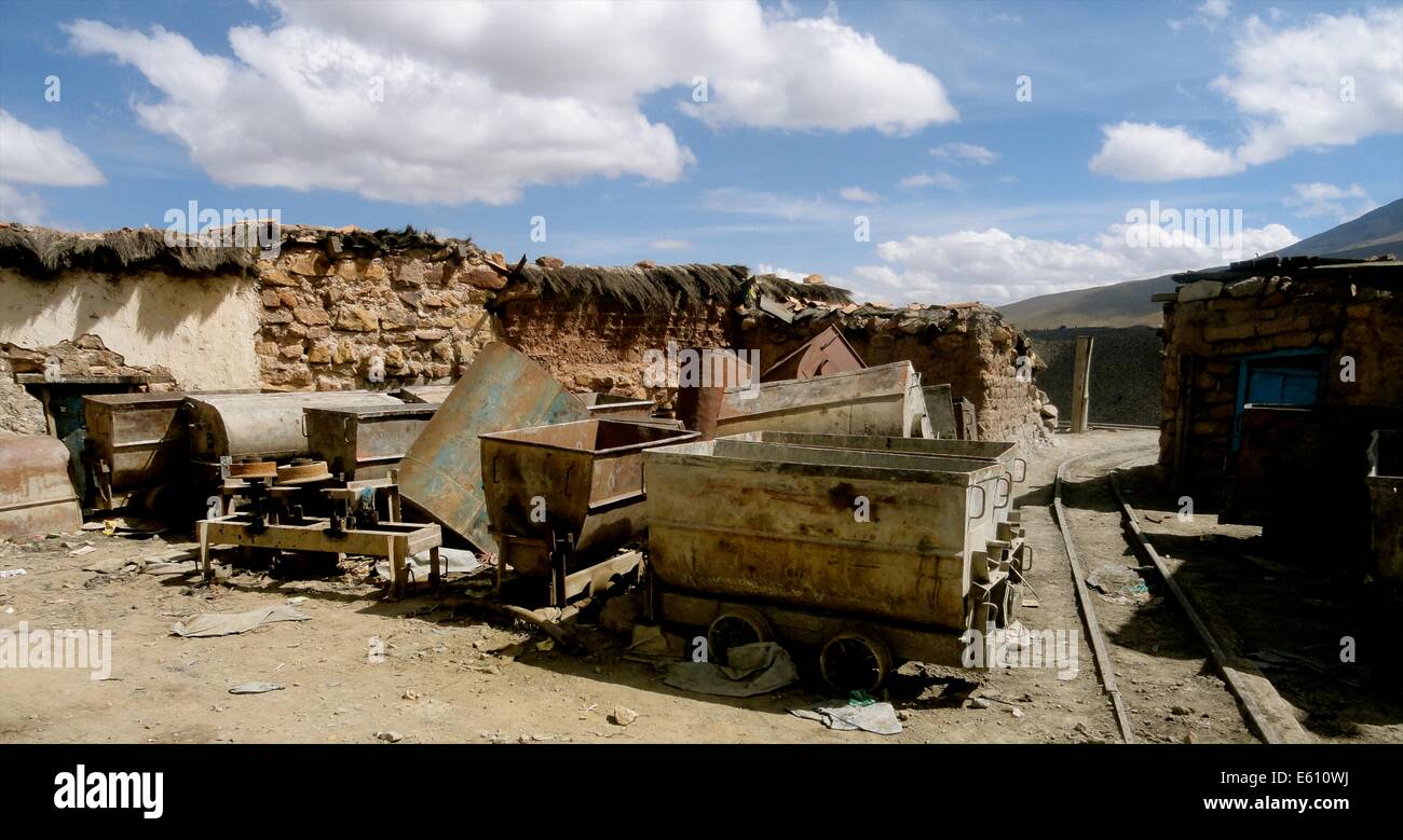 Mine carts hi-res stock photography and images - Alamy