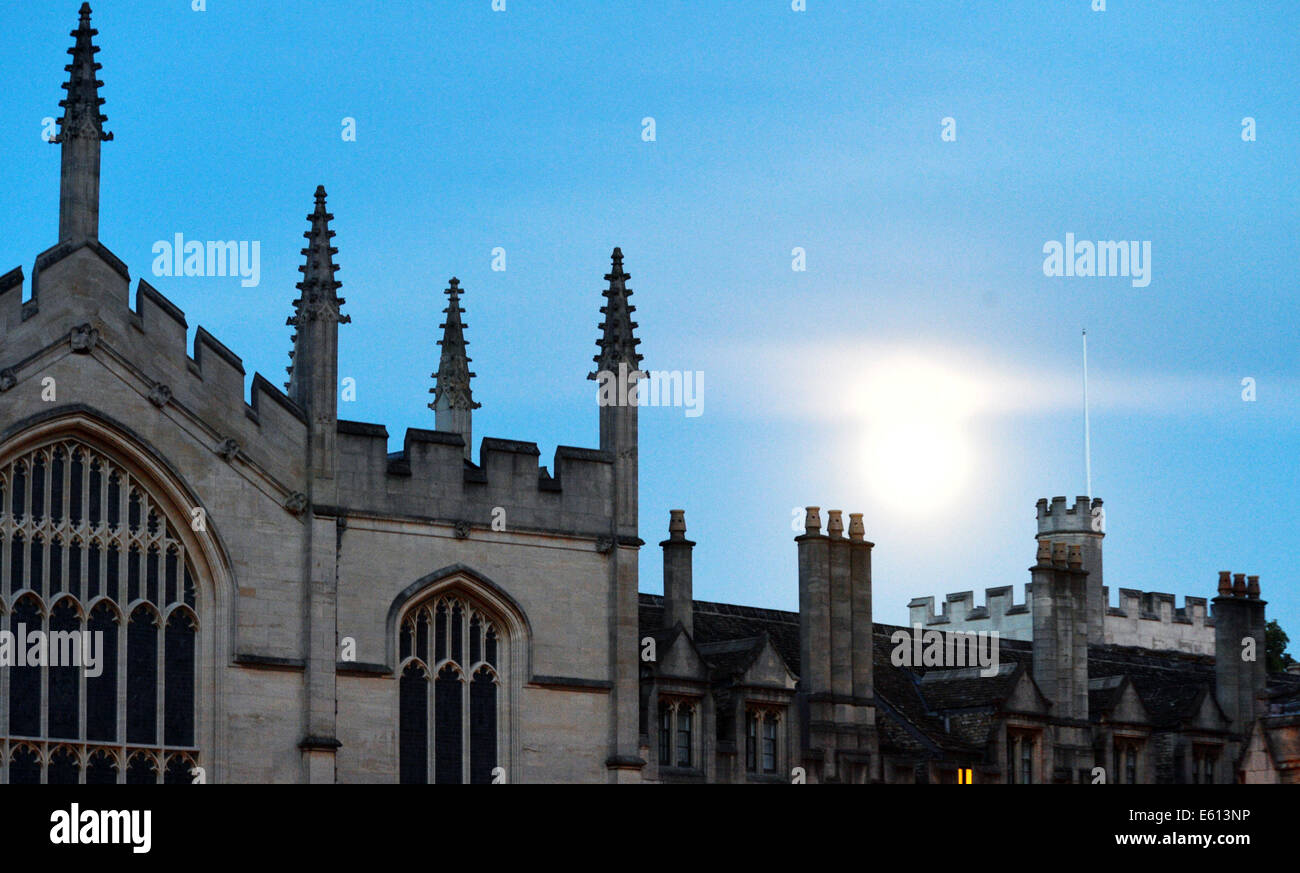 Supermoon oxfordshire hi-res stock photography and images - Alamy