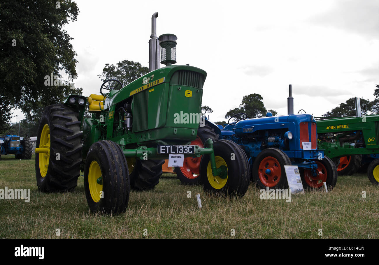 Line up of tractors hi-res stock photography and images - Alamy