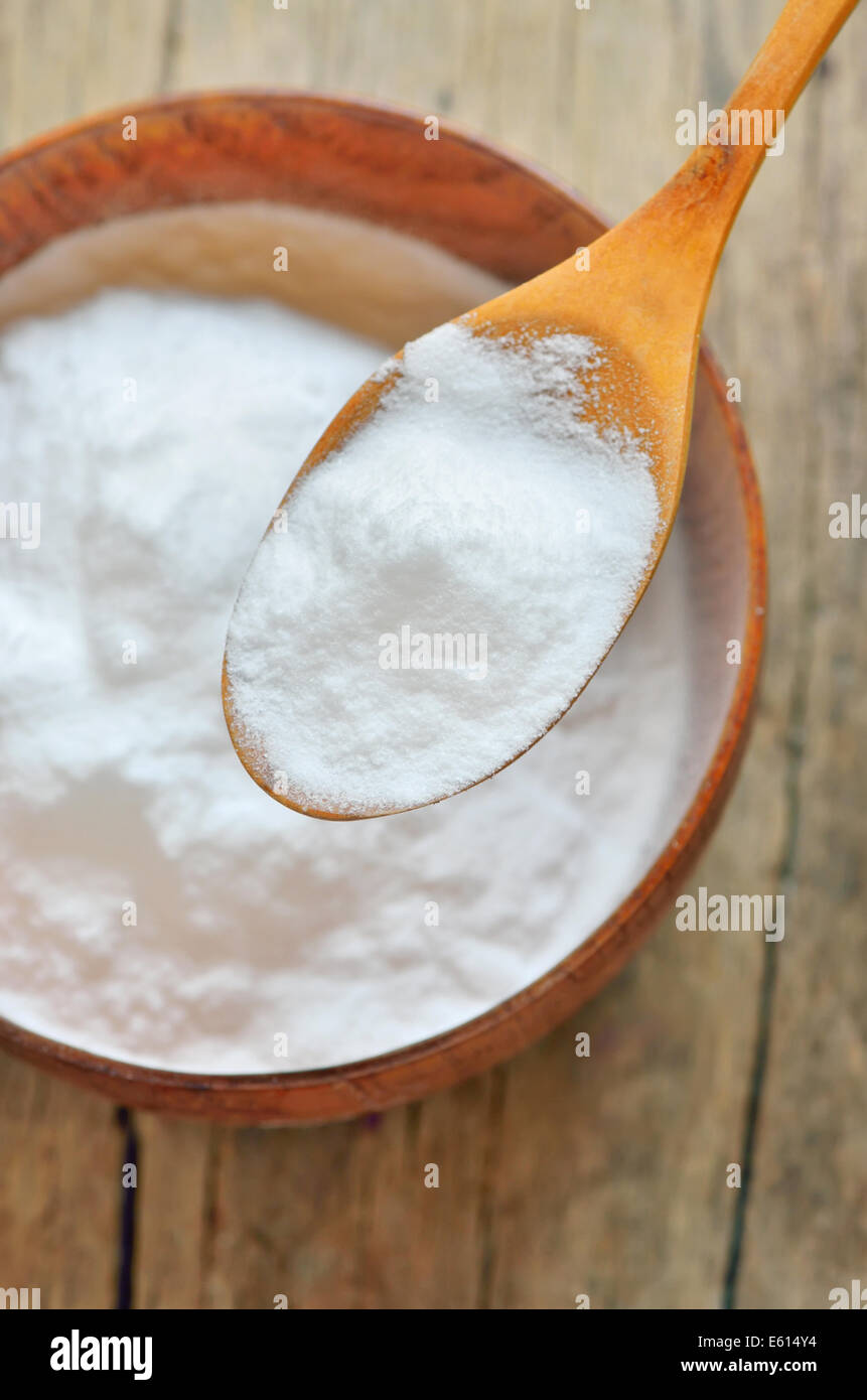 Close-up of Spoon of baking soda over bowl of baking soda Stock Photo ...