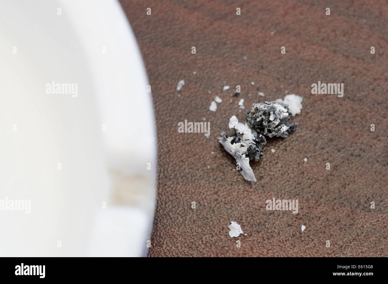 Cigarette ash outside the ashtray Stock Photo - Alamy