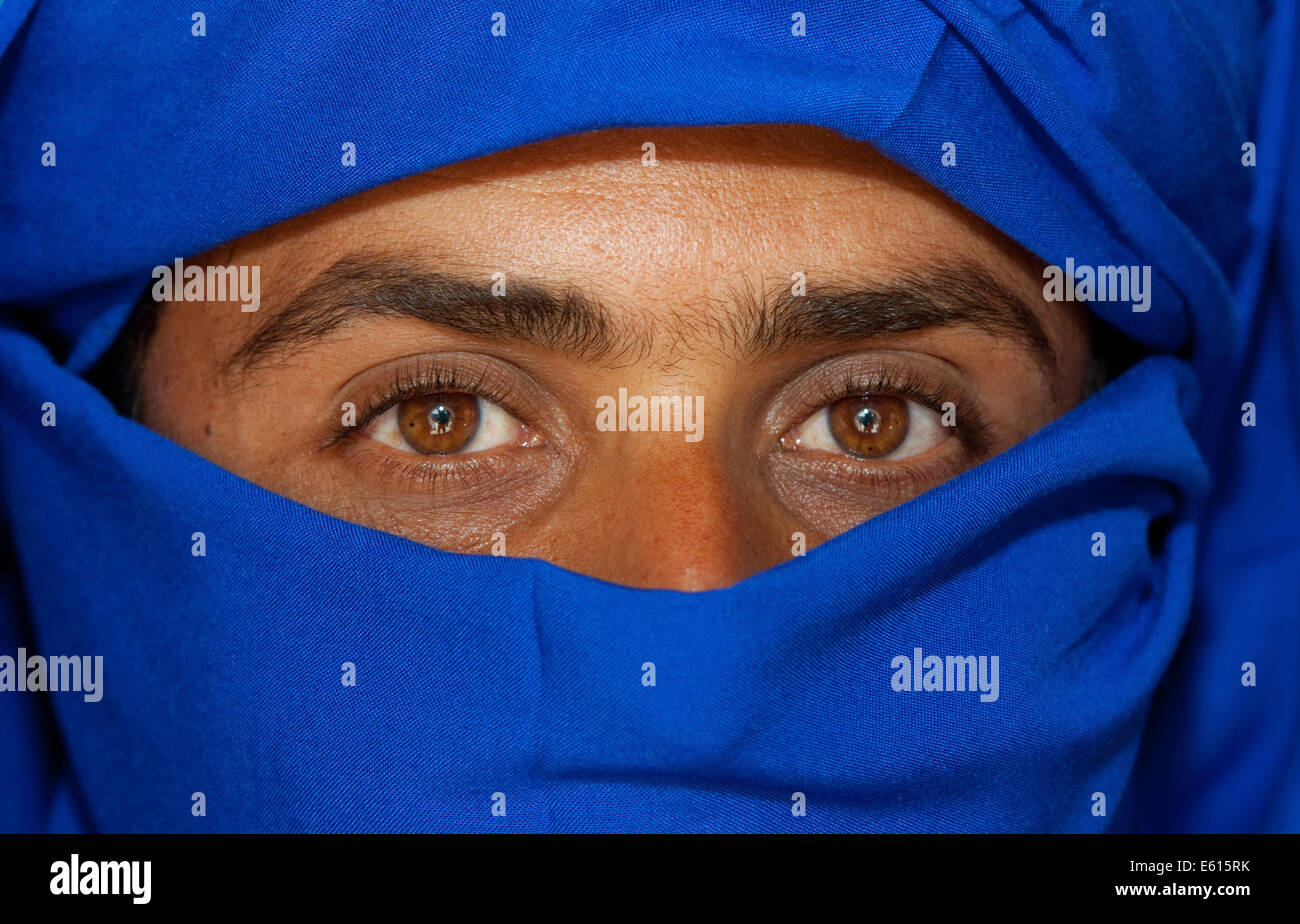 Nomad wearing a face veil, Tunisia Stock Photo - Alamy